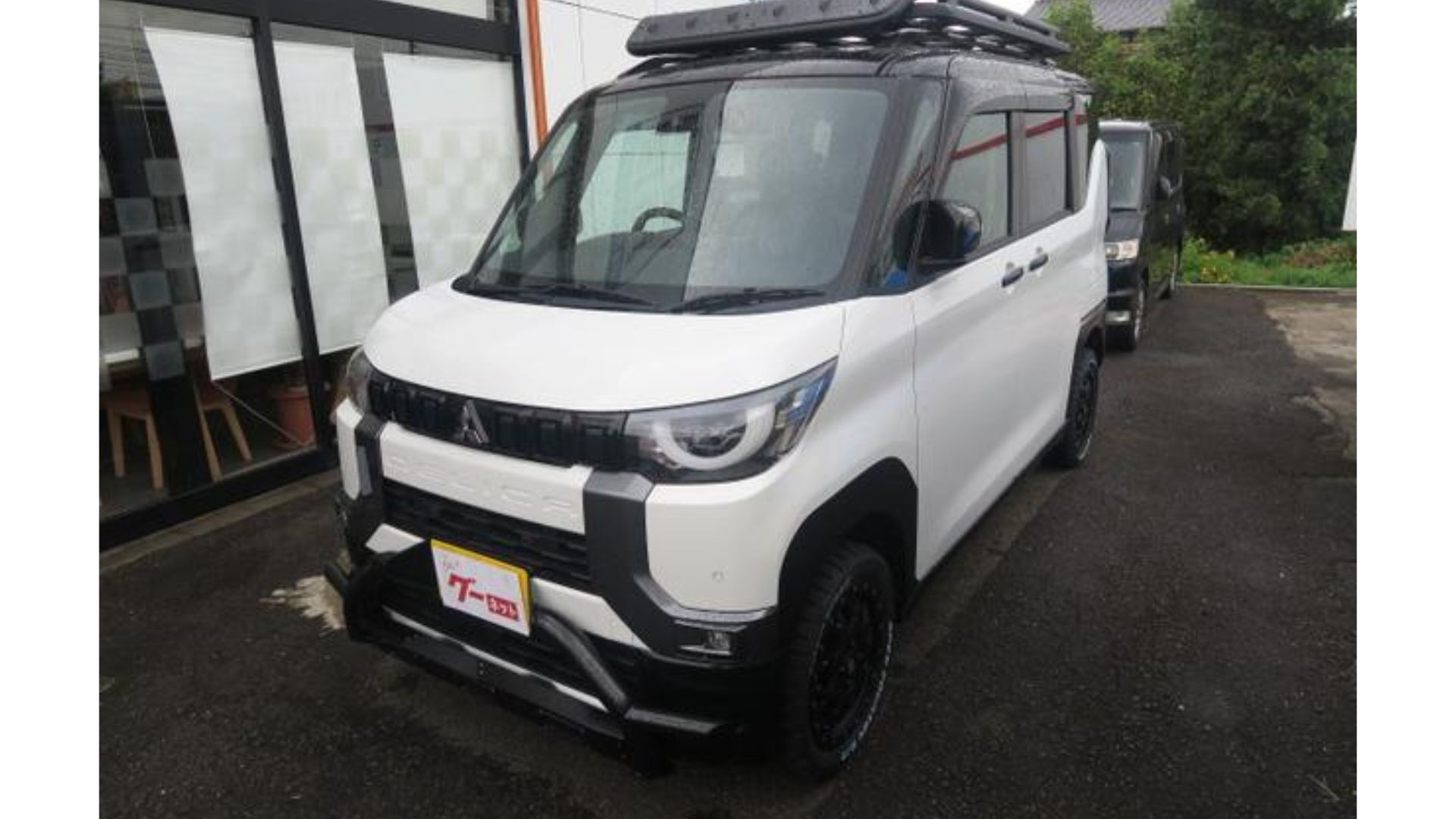 三菱デリカミニT プレミアム | モービルマリア